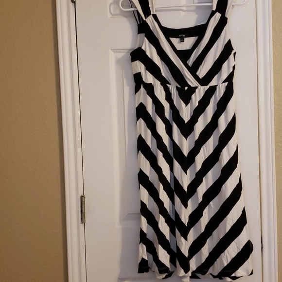 Dresses | Apt 9 Dress Empire Waist Flattering Black White Stripe V ...